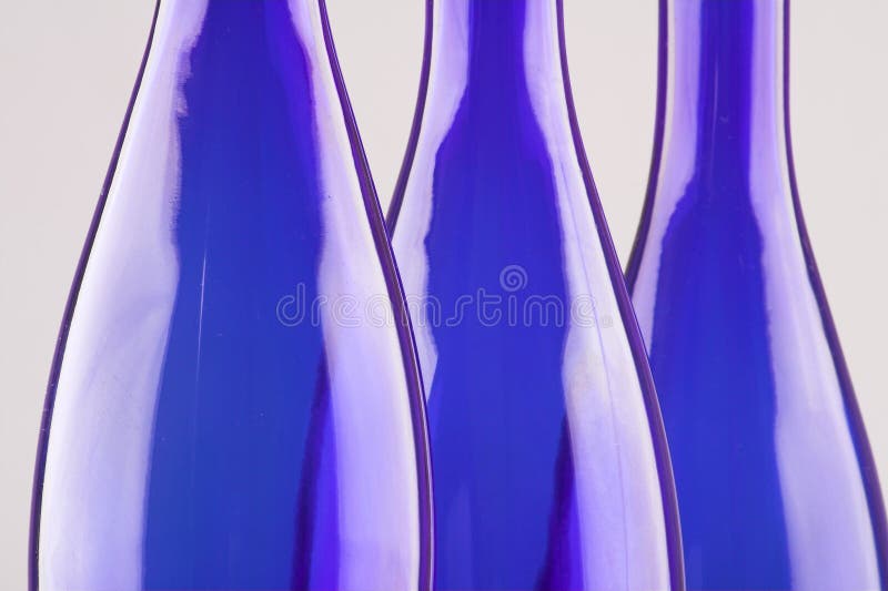 Botellas Azules De Bebidas Alcohólicas Foto de archivo - Imagen de ...