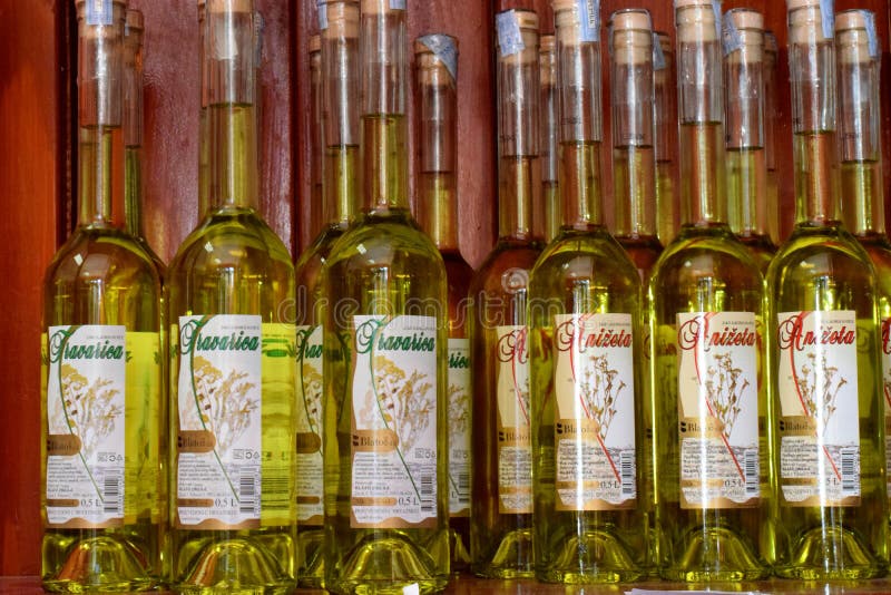 Botellas De Brandy De La Uva Foto de archivo editorial - Imagen de tipo ...