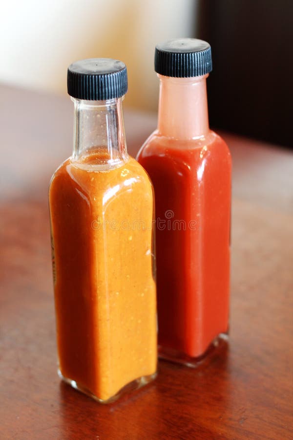 Salsas De Barbacoa En Las Botellas De Cristal Foto de archivo - Imagen ...