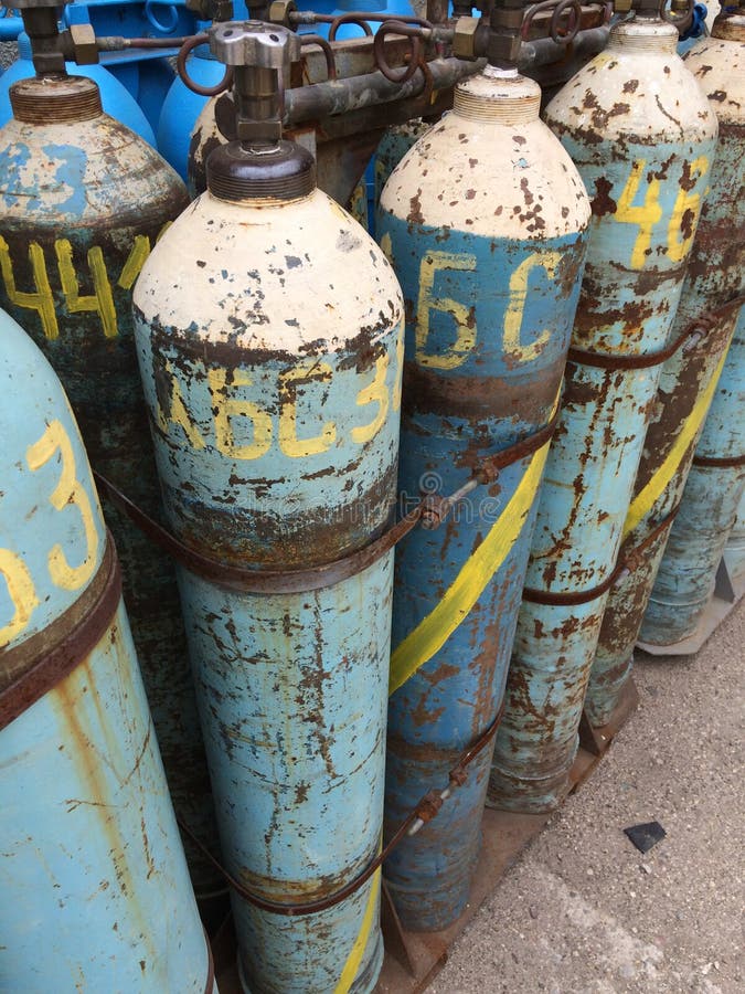 Botellas de gas imagen de archivo. Imagen de utilizado - 55650879