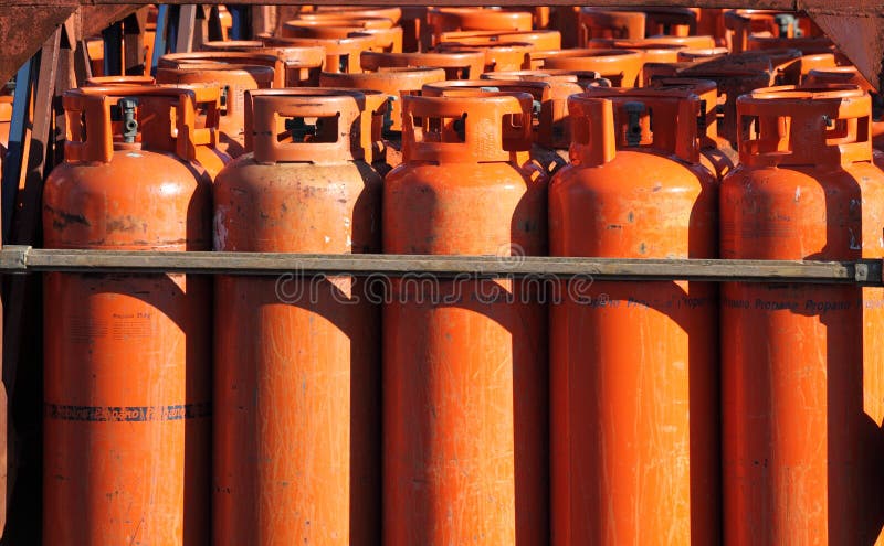 Botellas De Gas Grandes Del Propano Foto de archivo - Imagen de almacén ...