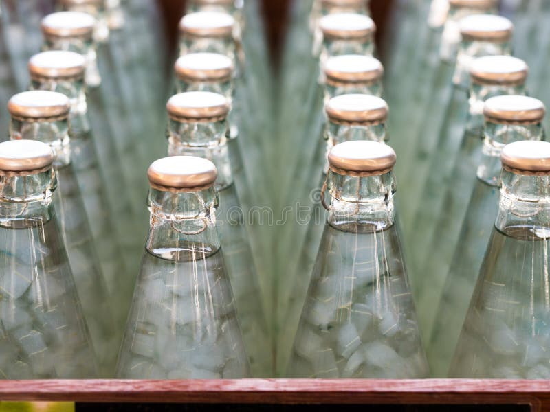 Botellas De Nata De Coco En El Jarabe, Foco Selecto Foto de archivo ...