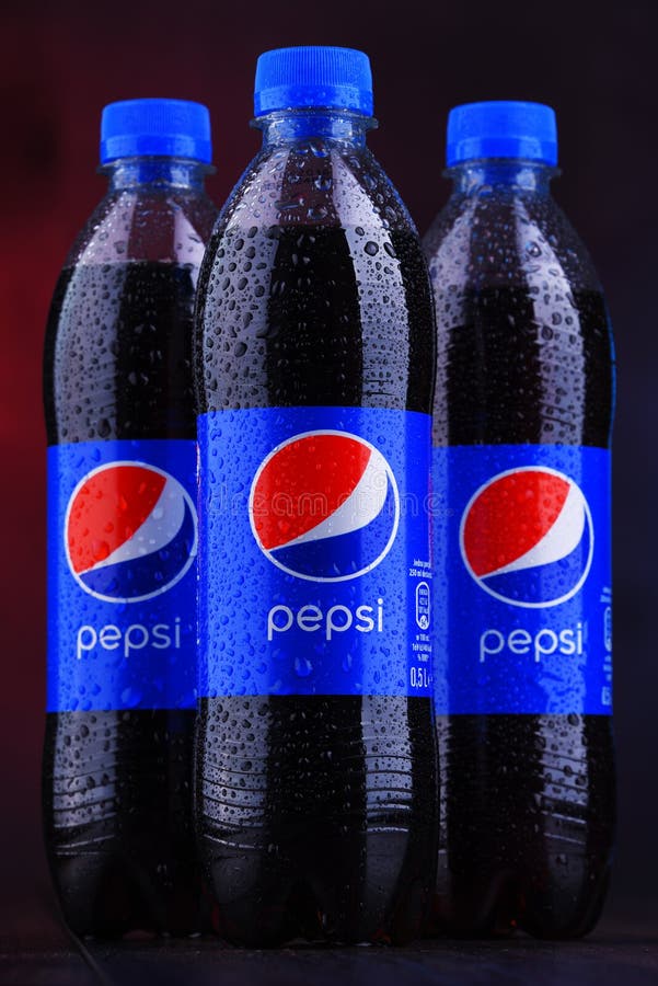 Botellas De Refresco Carbónico Pepsi Imagen editorial - Imagen de ...