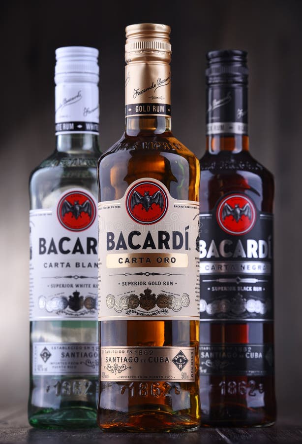 Botellas de ron Bacardi imagen editorial. Imagen de bebida - 156890515