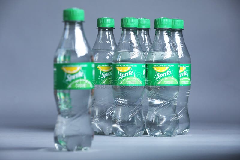 Botellas De Sprite De Refrescos Foto de archivo editorial - Imagen de ...