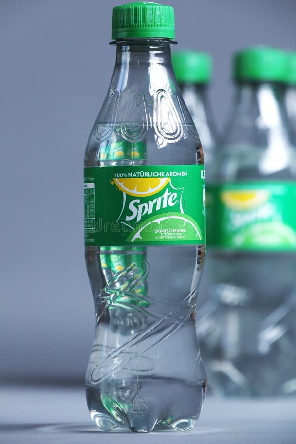 Botellas De Sprite De Refrescos Imagen editorial - Imagen de jugo ...