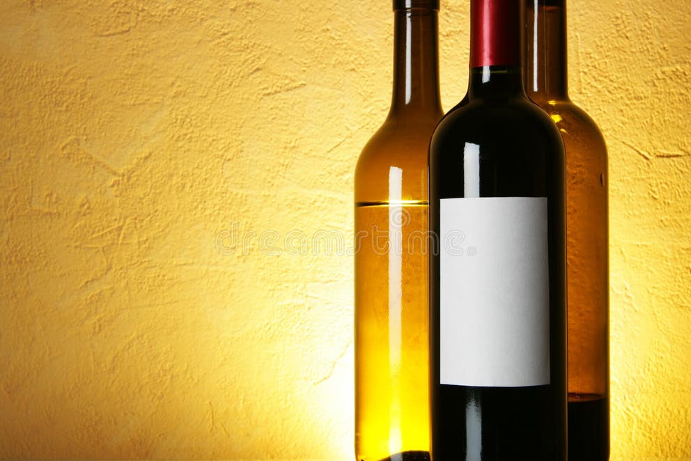 Botellas De Vino Con El Espacio Para El Texto Imagen de archivo ...