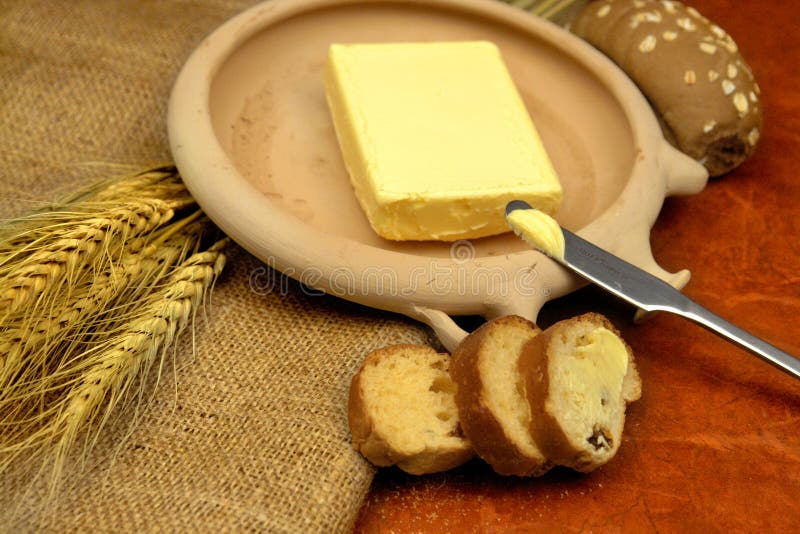 Boter stock foto. Image of ontbijt, eetlust, plaat, uitgespreid - 2468416