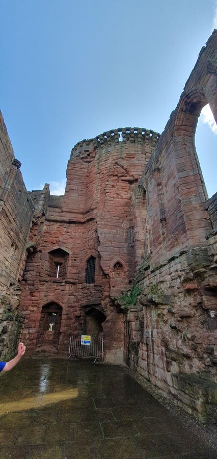Bothwell Castle stock photo. Image of scenic, outdoor - 153619482