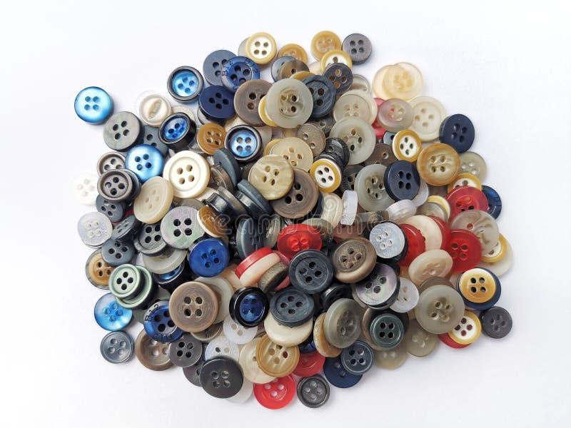 Botones De Ropa Sobre Fondo Blanco Foto de archivo - Imagen de grupo ...