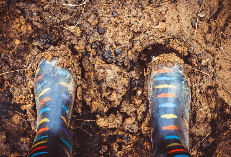 Bottes En Caoutchouc Dans La Boue Photos Stock - Téléchargez 418 Photos ...