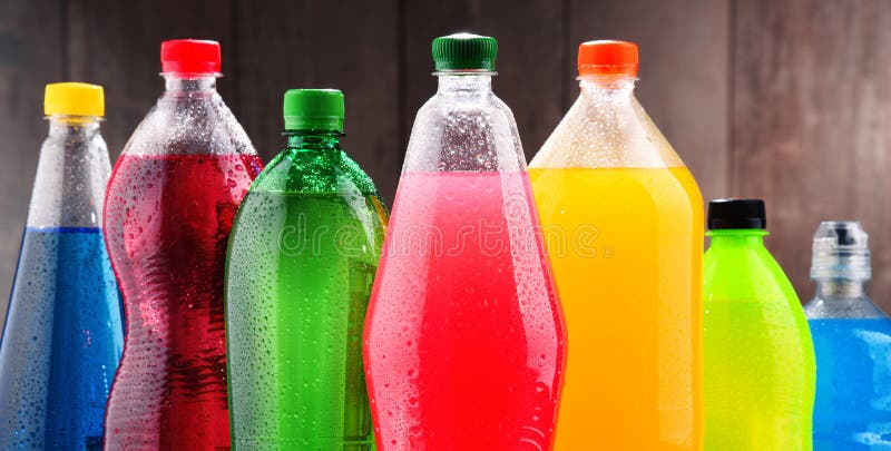 Bottiglie Di Plastica Delle Bibite Gassose Assortite Fotografia Stock ...