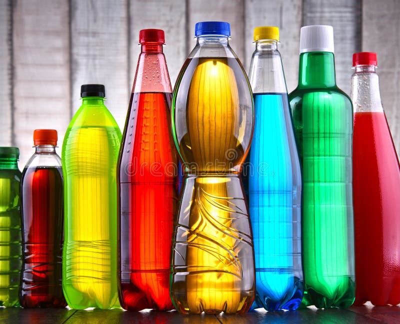 Bottiglie Di Plastica Delle Bibite Gassose Assortite Fotografia Stock ...