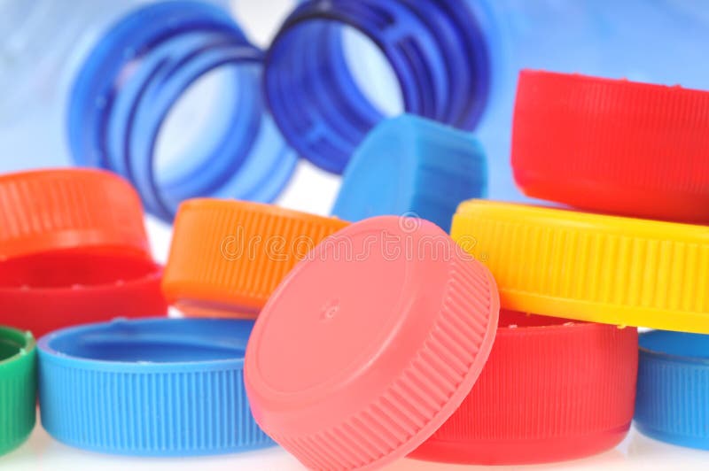 Bottiglie E Cappucci Di Plastica Dei Colori Differenti Fotografia Stock ... Bottiglie E Cappucci Di Plastica Dei Colori Differenti Fotografia Stock ...