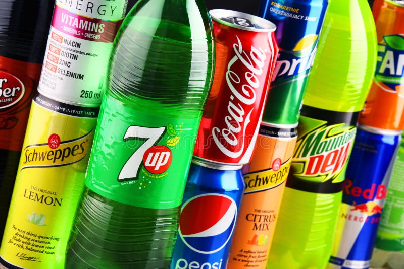 Bottiglie E Latte Delle Bibite Globali Assortite Immagine Stock ...