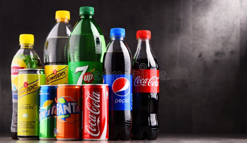 Bottiglie E Latte Delle Bibite Globali Assortite Immagine Stock ...
