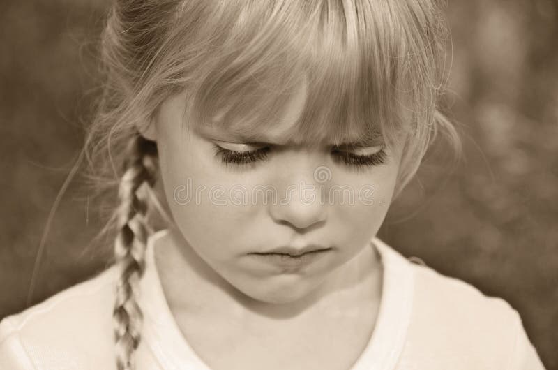 Bouder de petite fille image stock. Image du visage, cils - 23536801