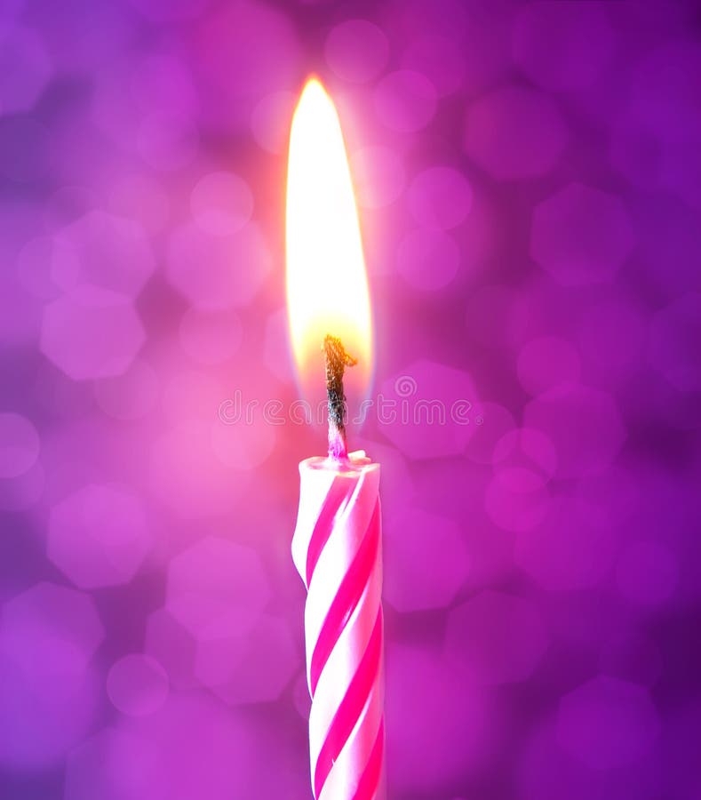 Bougie d'anniversaire image stock. Image du lumineux - 10988371