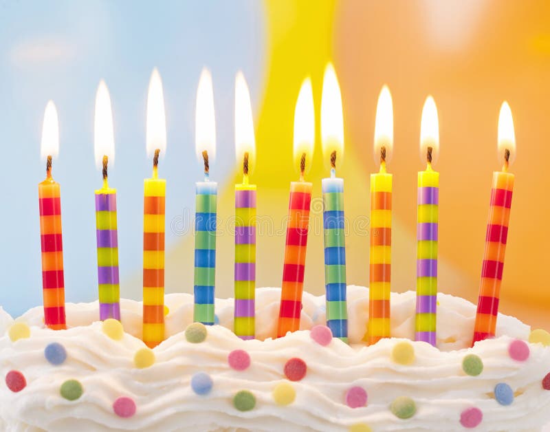 Bougies d'anniversaire image stock. Image du dessert - 37825657