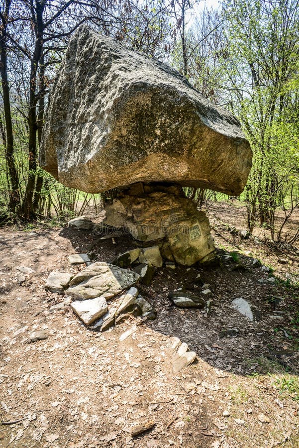 Boulder Balanced on Edge Over Sandstone Cliff Stock Image - Image of ...