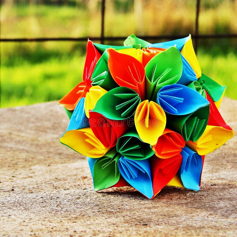 Boule de fleur d'origami image stock. Image du papier - 67787811