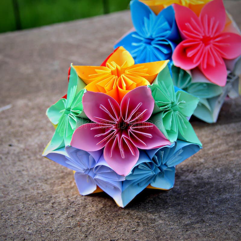 Boule de fleur d'origami image stock. Image du papier - 67787811