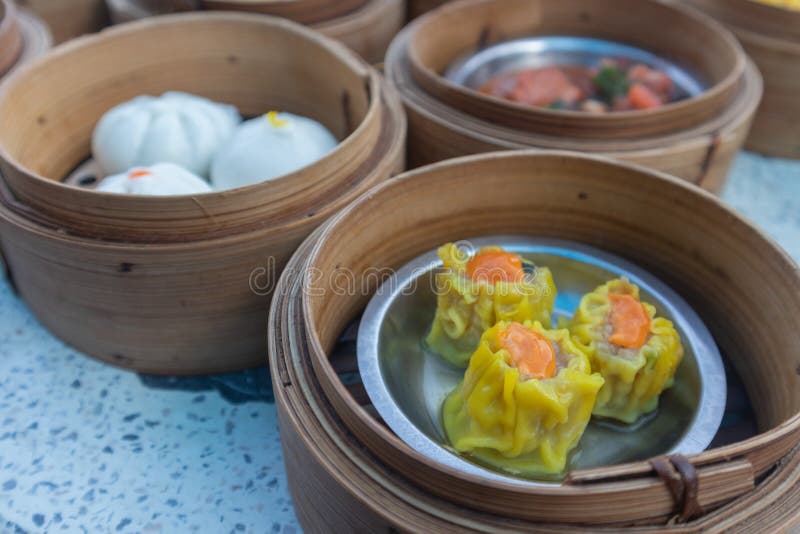 Boulettes De Dim Sum De Crevette Photo stock - Image du cuisine ...