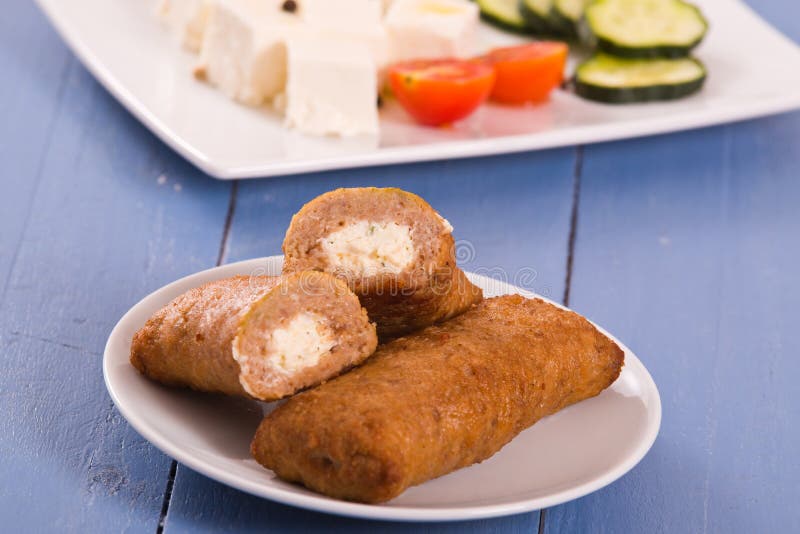 Boulettes De Viande De Grec De Bifteki Photo stock - Image du fromage ...