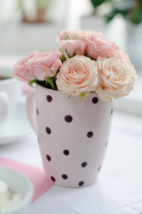 Bouquet of Delicate Pink Roses Stock Photo - Image of bouquet, light ...