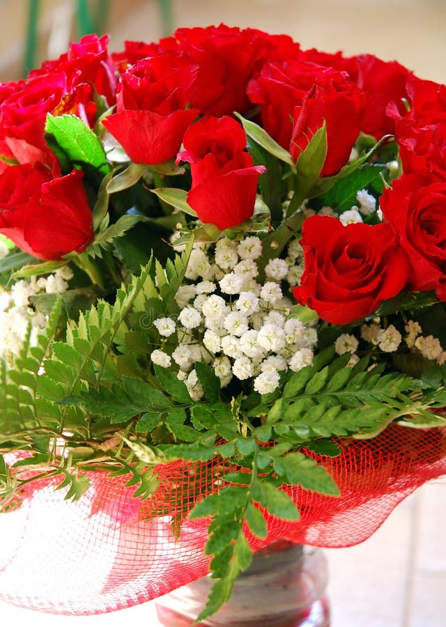 Bouquet des roses rouges photo stock. Image du beau, rouge - 23415592