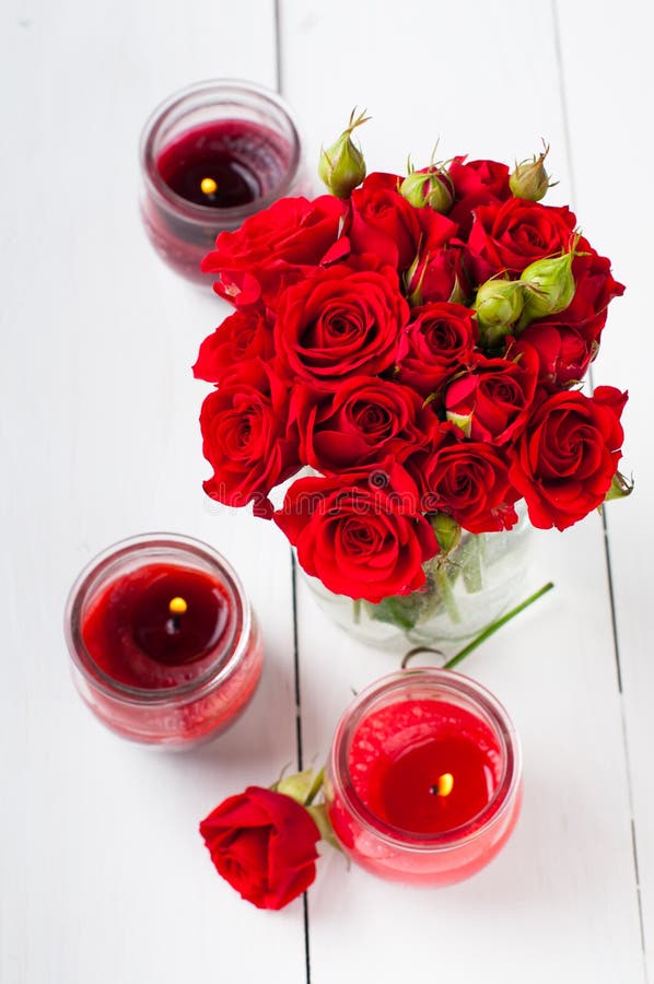 Bouquet des roses rouges image stock. Image du bourgeon - 38203465