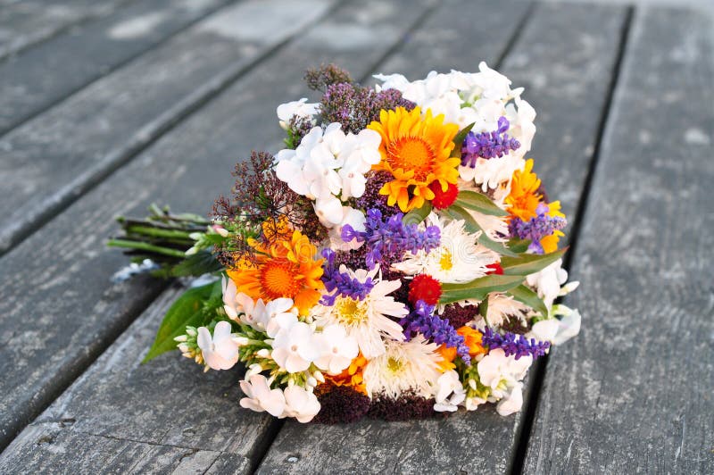 Bouquet of farm flowers stock image. Image of white, bunch - 28356597