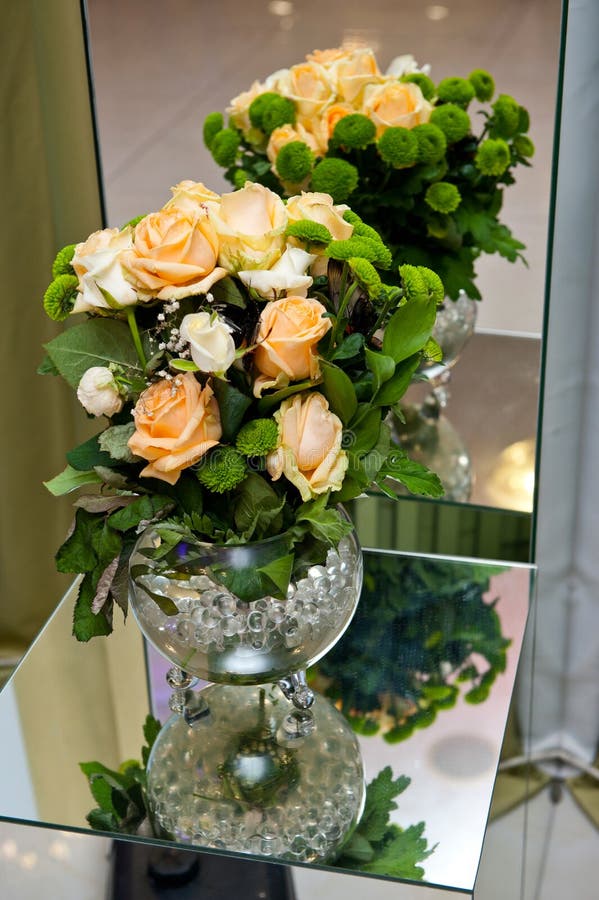 Bouquet of Gently Beige and White Roses Standing in a Glass Vase Stock ...
