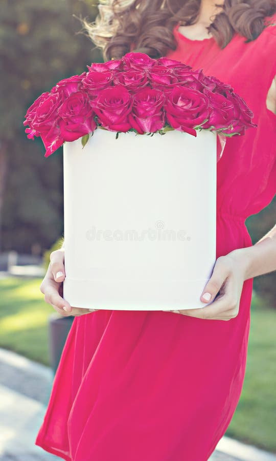 Bouquet of Red Roses in a Box Stock Photo - Image of arrangement, bloom ...