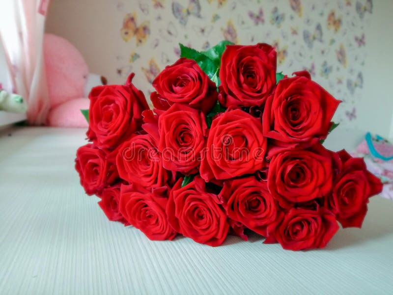 Bouquet of Red Roses on Table Stock Image - Image of flowers, romance ...