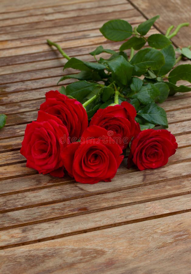 Bouquet of Red Roses on Table Stock Image - Image of gift, floral: 35319149