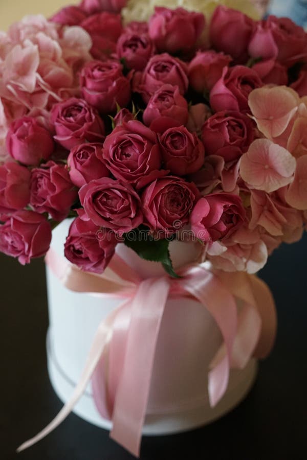 A Bouquet of Roses in a Hat Box Stock Image - Image of petal, rose ...