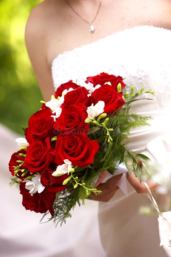 Bouquet rouge de mariage image stock. Image du femelle - 24491977