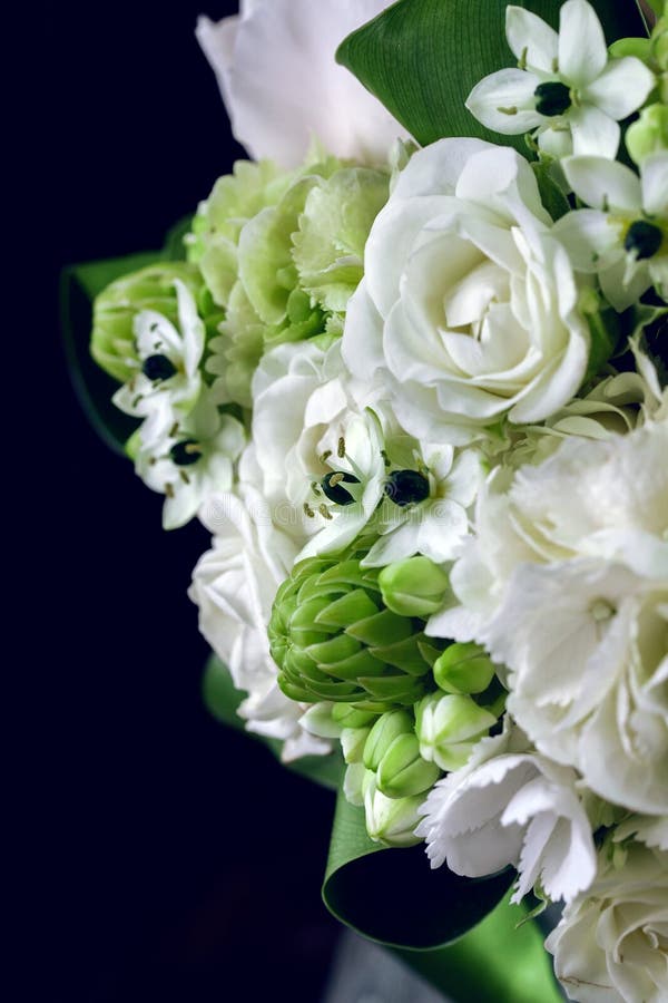 Bouquet of White Roses with Ranunculus, Viburnum, Eucalyptus Stock ...