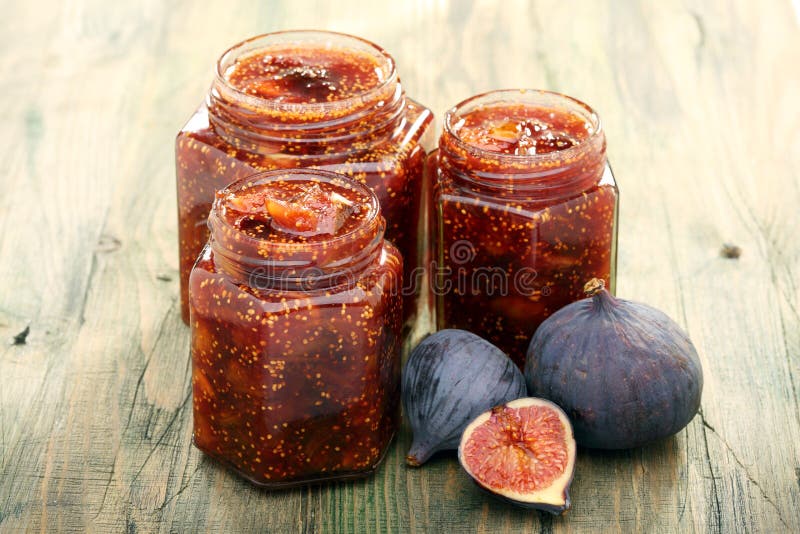 Bourrage des figs. photo stock. Image du bourrage, wooden - 26562826