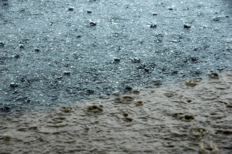 Bourrasque de pluie photo stock. Image du bourrasque - 14818944
