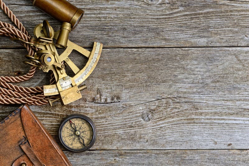 Boussole, Sextant Et Regard Sur Le Bois De Construction Image stock ...