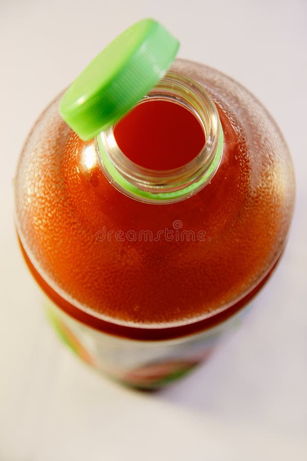 Bouteille de jus de fruit photo stock. Image du cache - 8316326