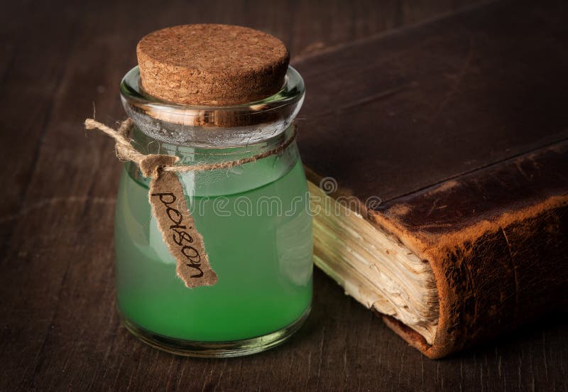 Bouteille avec le poison image stock. Image du narcotique - 11168135