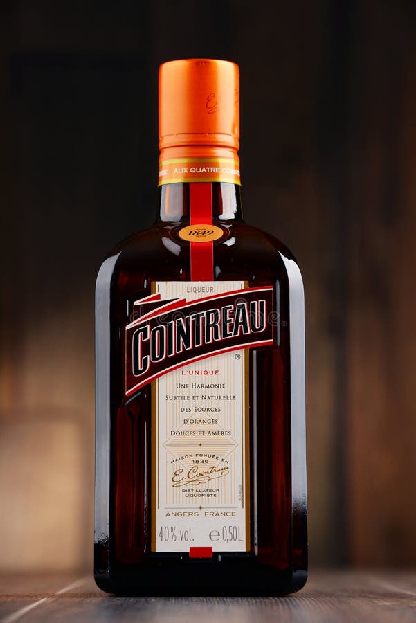 Bouteille De Sec Triple De Cointreau Photo éditorial - Image du seconde ...