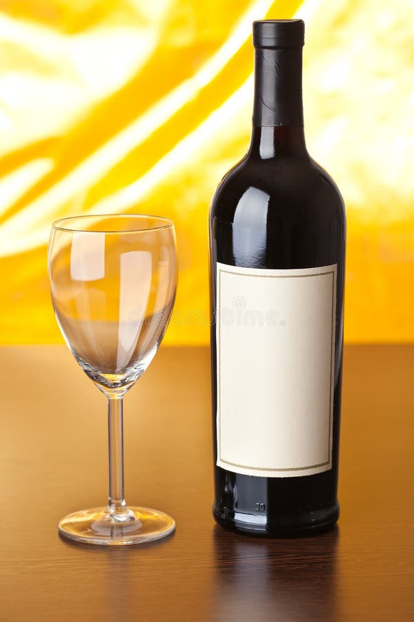 Bouteille de vin rouge image stock. Image du boisson - 14753955