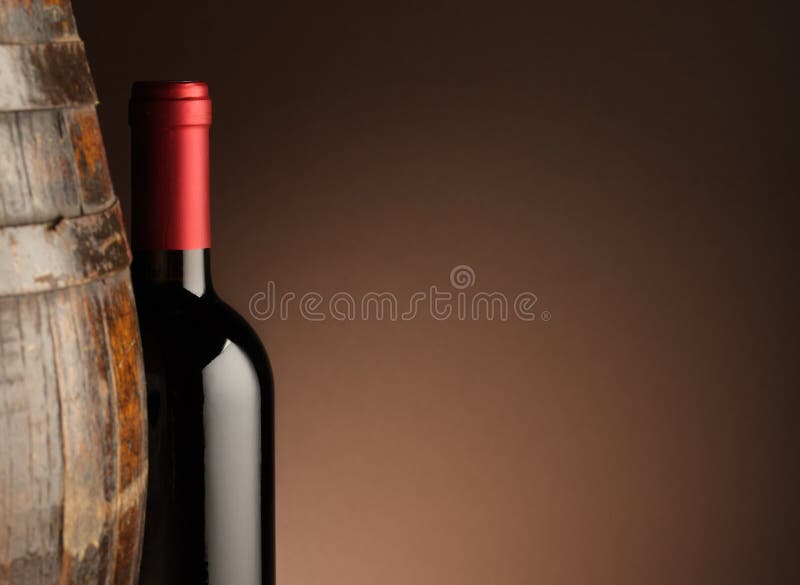 Bouteille de vin rouge photo stock. Image du alcool, liquide - 22489606