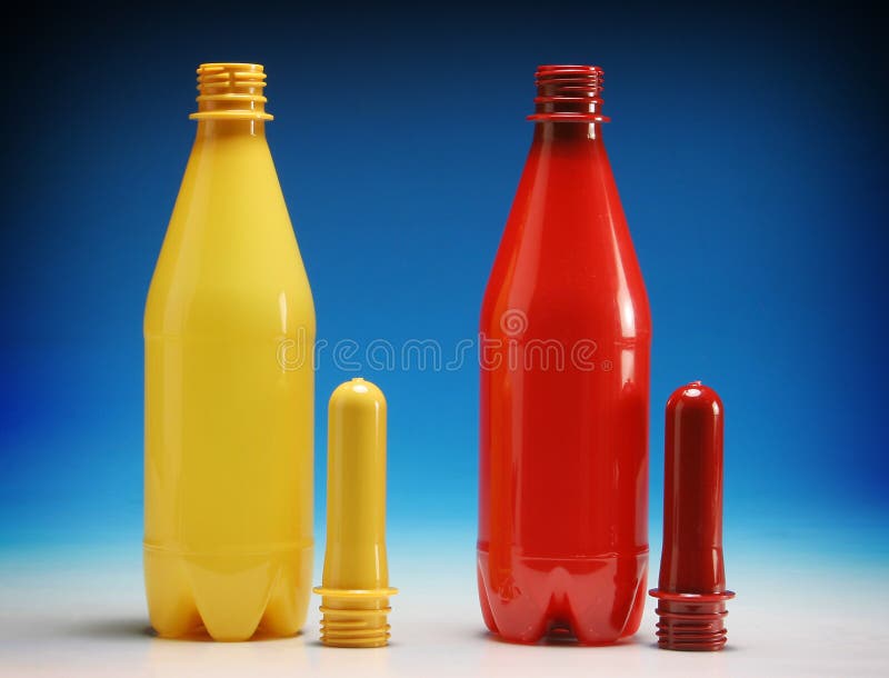 Bouteilles En Plastique Jaune Et Rouge Image stock - Image du plastique ...