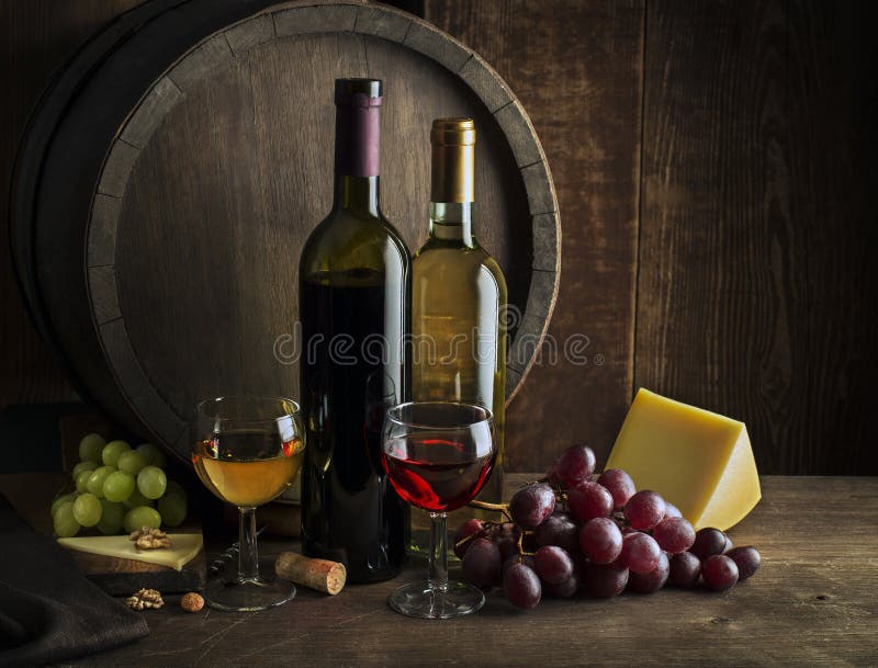 Bouteilles Et Verres De Vin Blanc Et Rouge Image stock - Image du ...