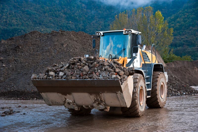Bouteur photo stock. Image du creuser, carrière, carrières - 23183998